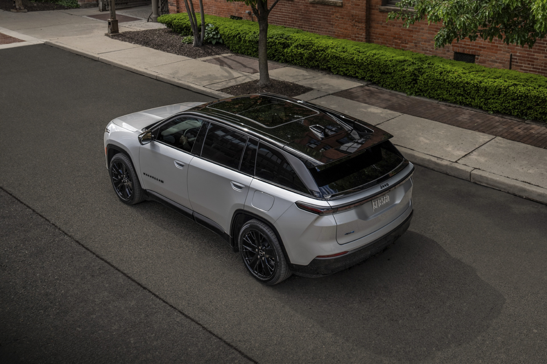 The $72,000 Jeep Wagoneer S Is America’s Electric Range Rover