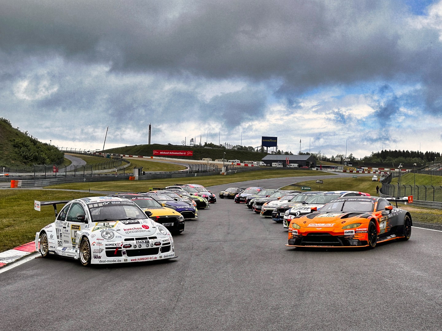 This Race Team Used to Run a Viper. Now, It’s Entering a VW Beetle at ...