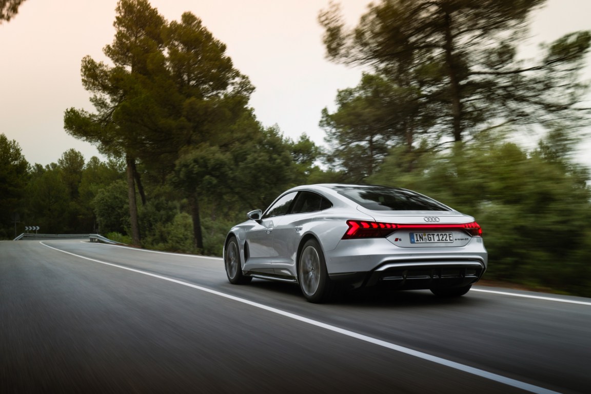 The 912-HP 2025 Audi RS E-Tron GT Performance Is the Most Powerful Audi ...