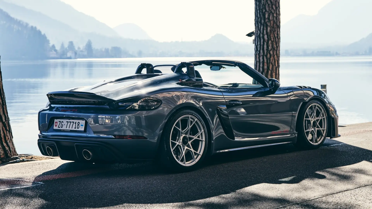 Dealer Leak Says Porsche 718 Cayman, Boxster Will End Production in 2025