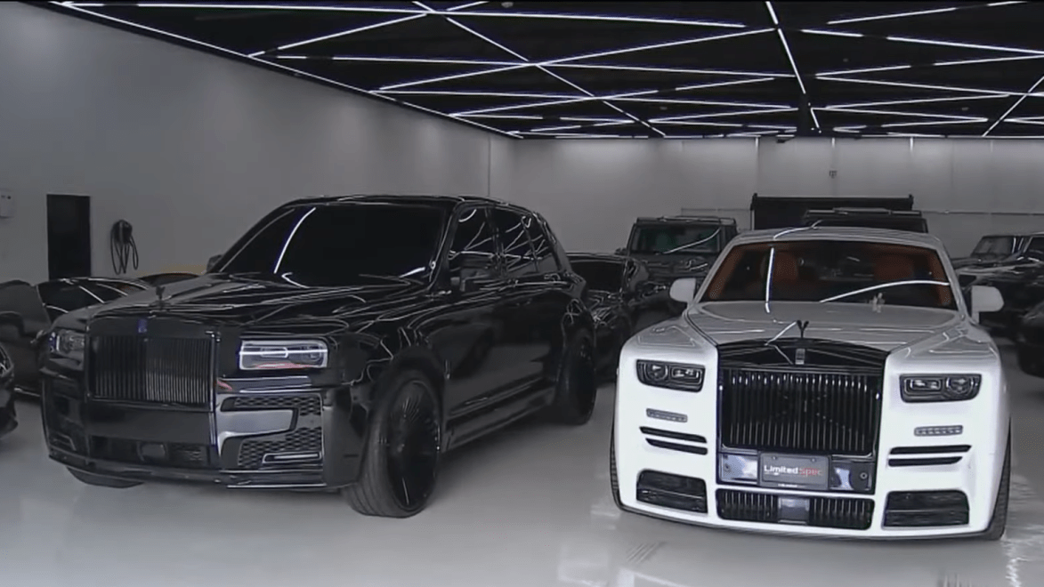 Rolls-Royce Heard You Like Stars in Cars so It Put 850 of Them in the ...