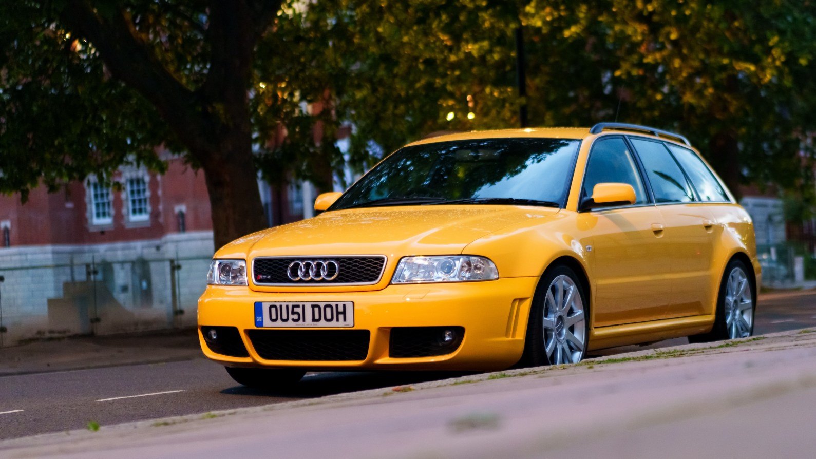 The 2001 Audi B5 RS4 Avant Is Sensible Yet Cartoonish Lunacy