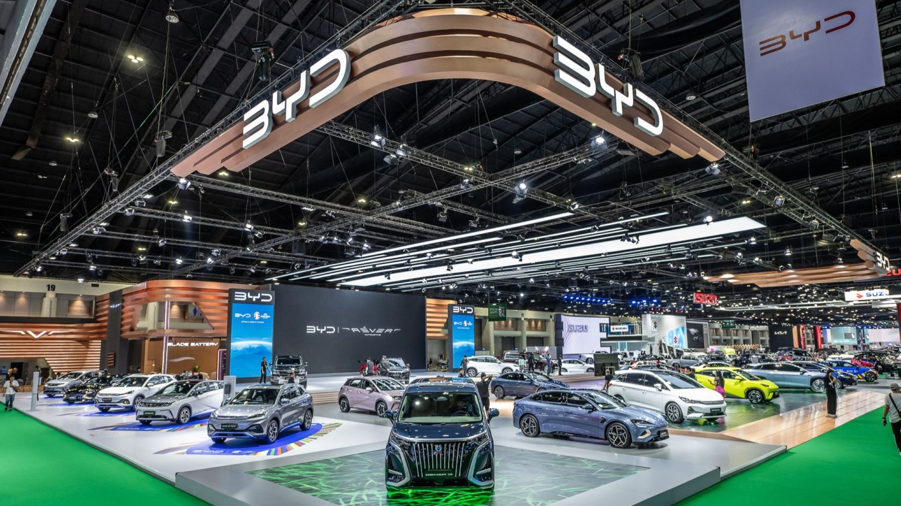Plug-In Hybrids and EVs Outsold Gas Cars in China for the First Time in ...