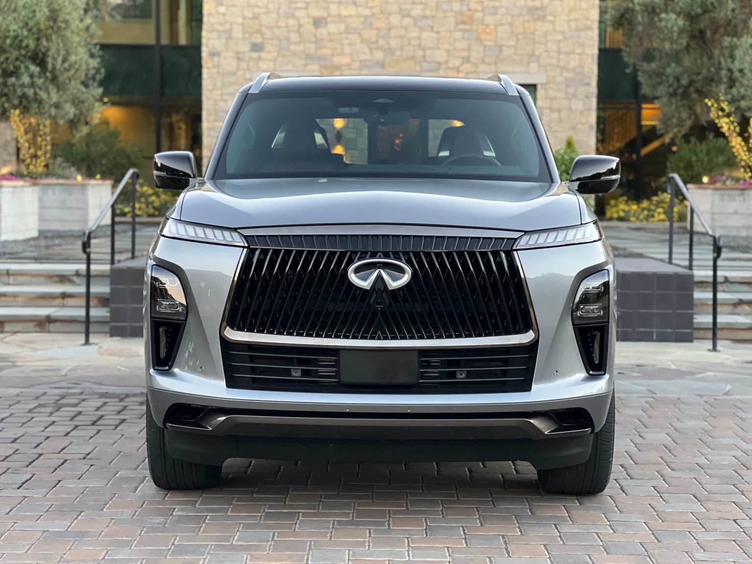 2025 Infiniti QX80 First Drive Review: A Shot at the Moon That Lands Among Stars