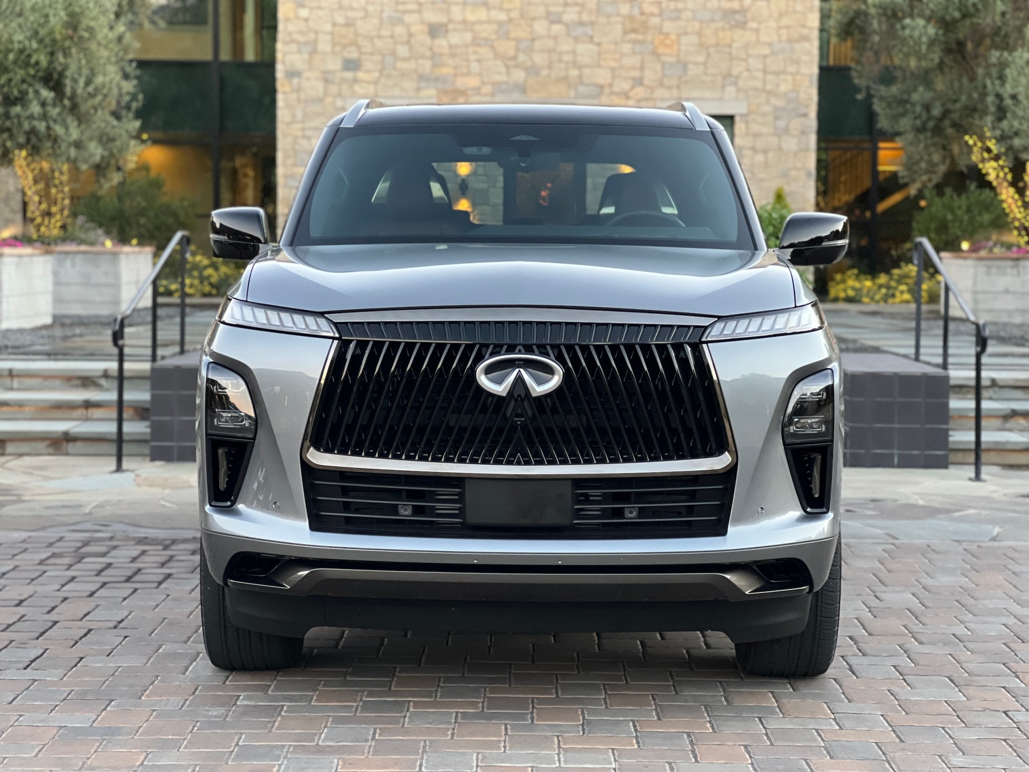 2025 Infiniti QX80 First Drive Review: A Shot at the Moon That Lands ...