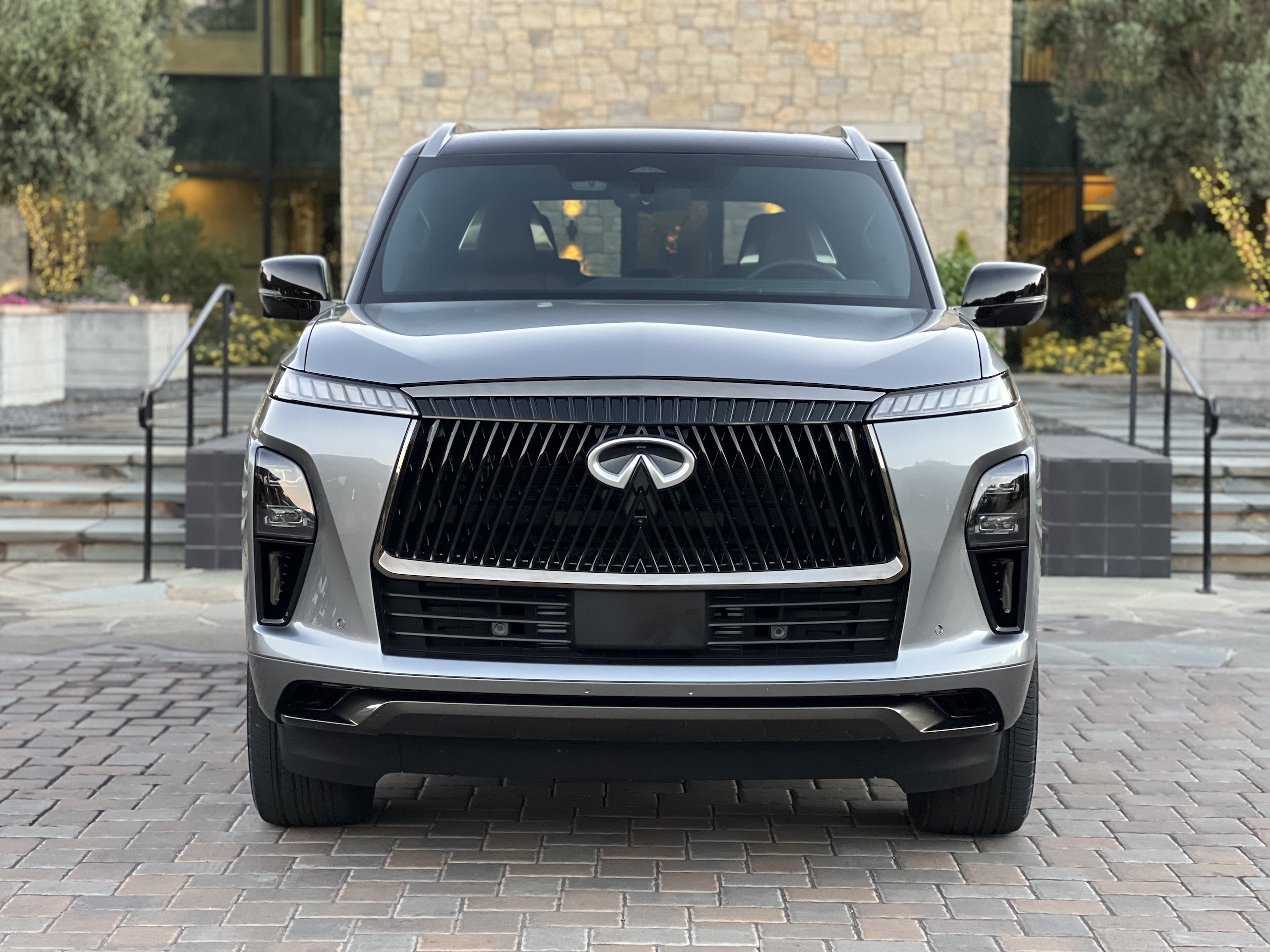 2025 Infiniti QX80 First Drive Review: A Shot at the Moon That Lands ...