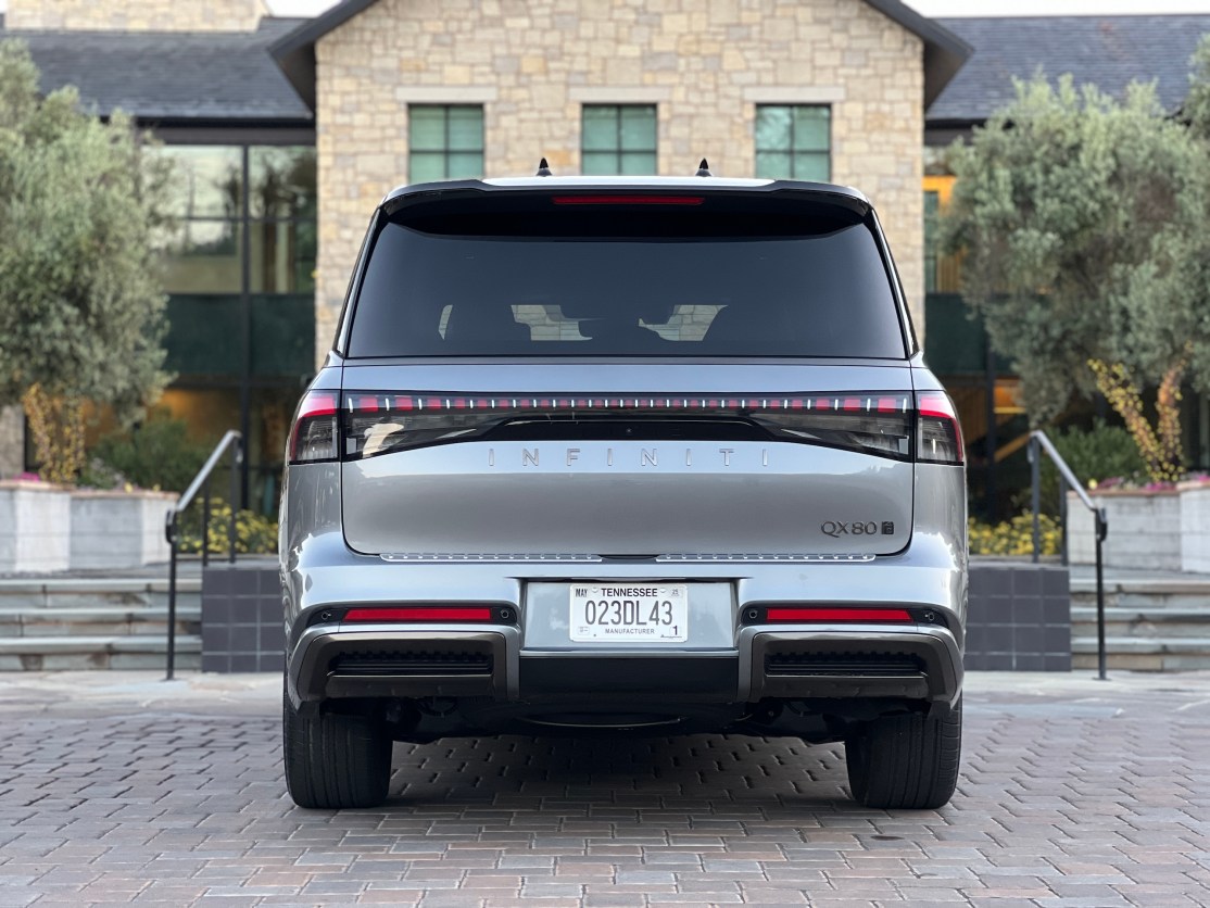 2025 Infiniti QX80 First Drive Review: A Shot at the Moon That Lands ...
