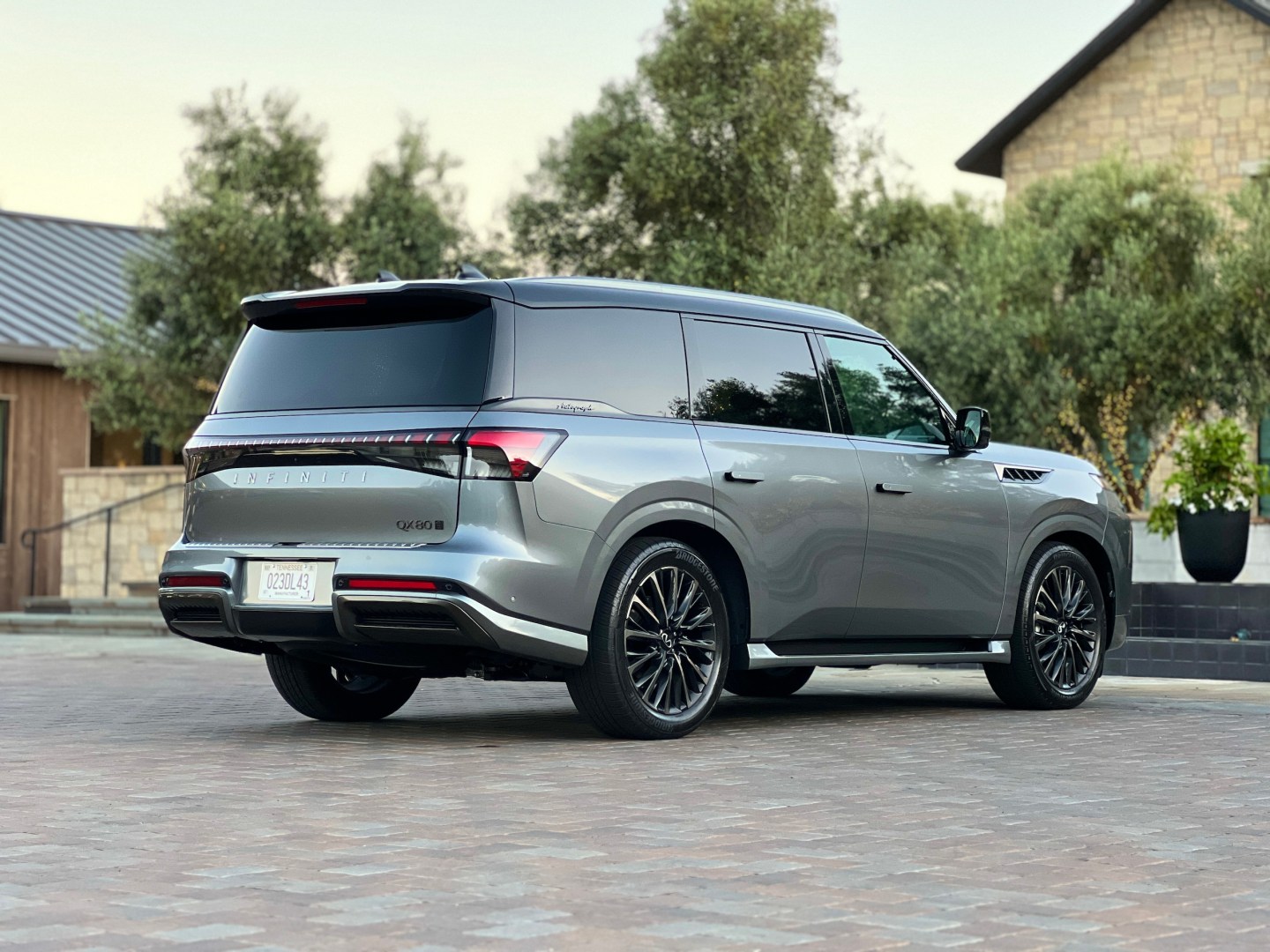 2025 Infiniti QX80 First Drive Review: A Shot at the Moon That Lands ...