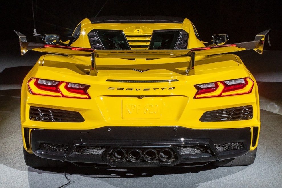 2025 Chevy Corvette ZR1's Split Rear Window Is Designed To Vent 'Mind ...