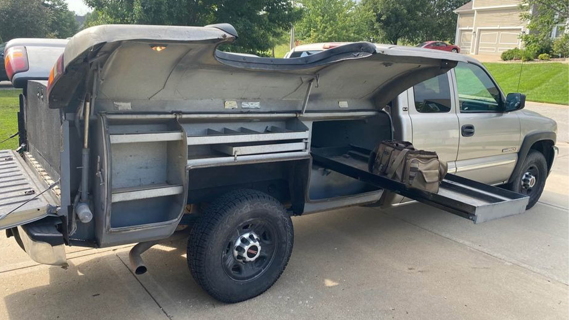 This Old GMC Work Truck's Genius Bed Is More Useful Than Any New Pickup