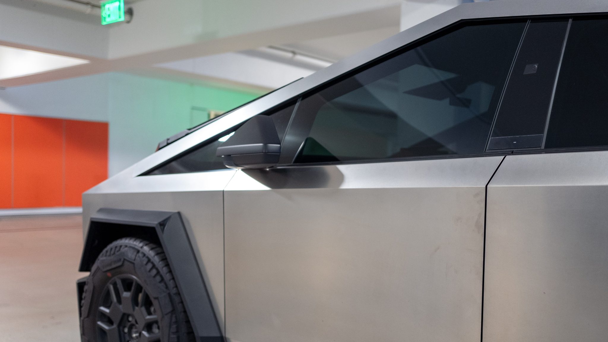 Tesla Cybertruck Owner Finds New Way to Chop Off Fingers in Its Doors