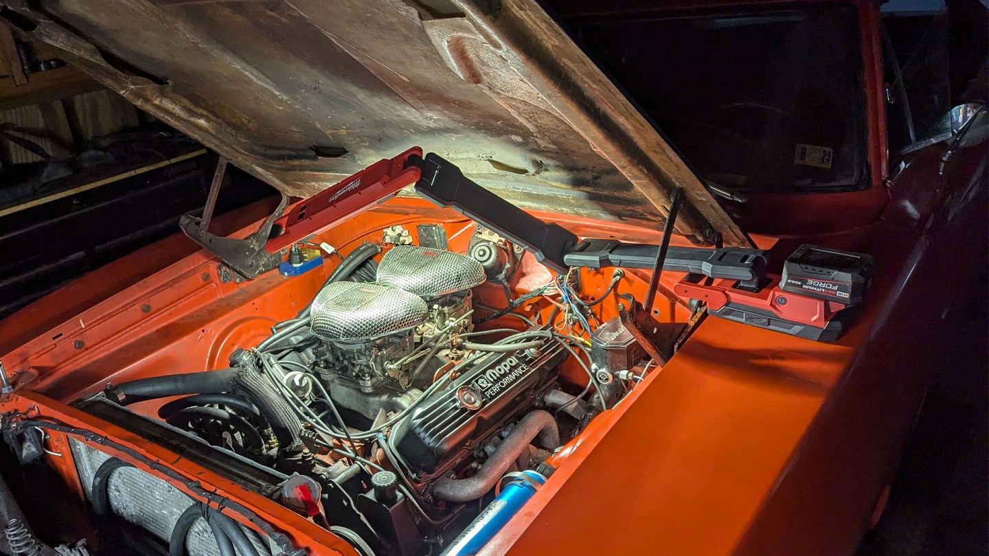 Milwaukee M18 Magnetic Extendable Boom Light Hands-On Review