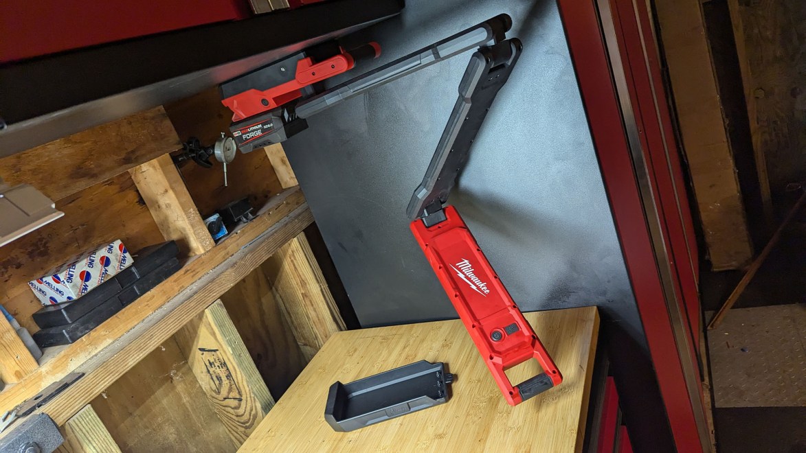 Milwaukee M18 Magnetic Extendable Boom Light Hands-On Review