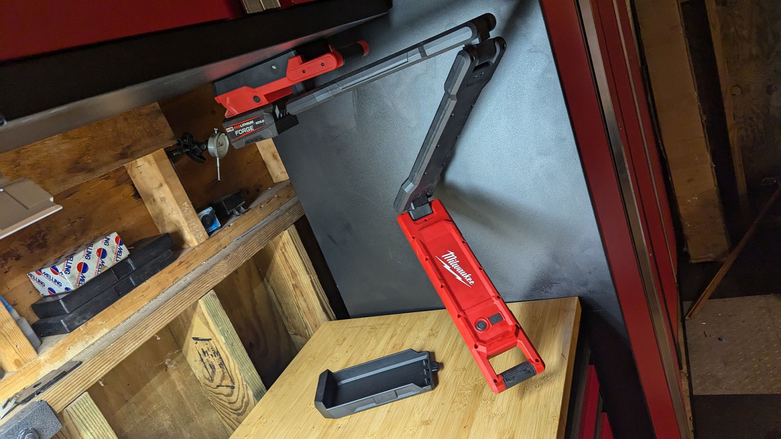 Milwaukee M18 Magnetic Extendable Boom Light Hands-On Review