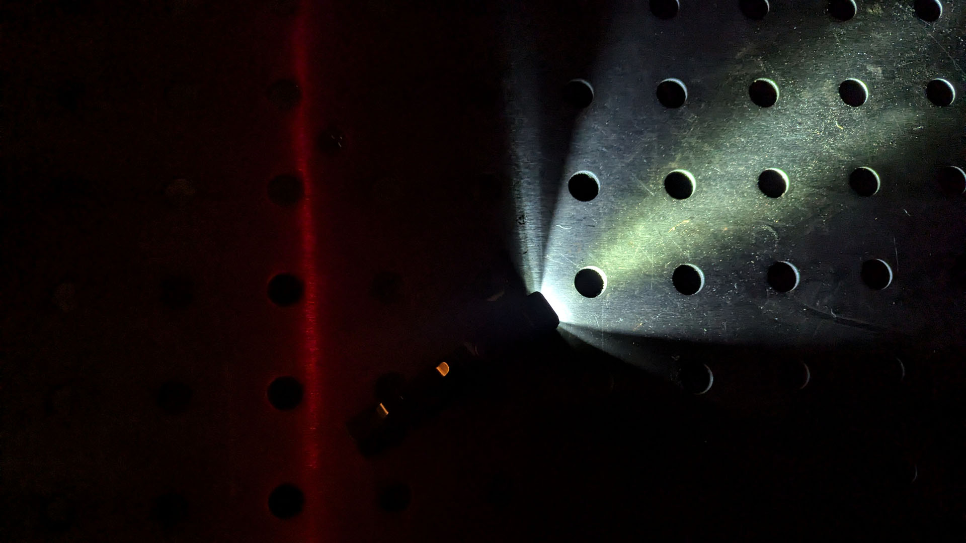 Nicron N7 600 Lumen Tactical Flashlight Hands-On review