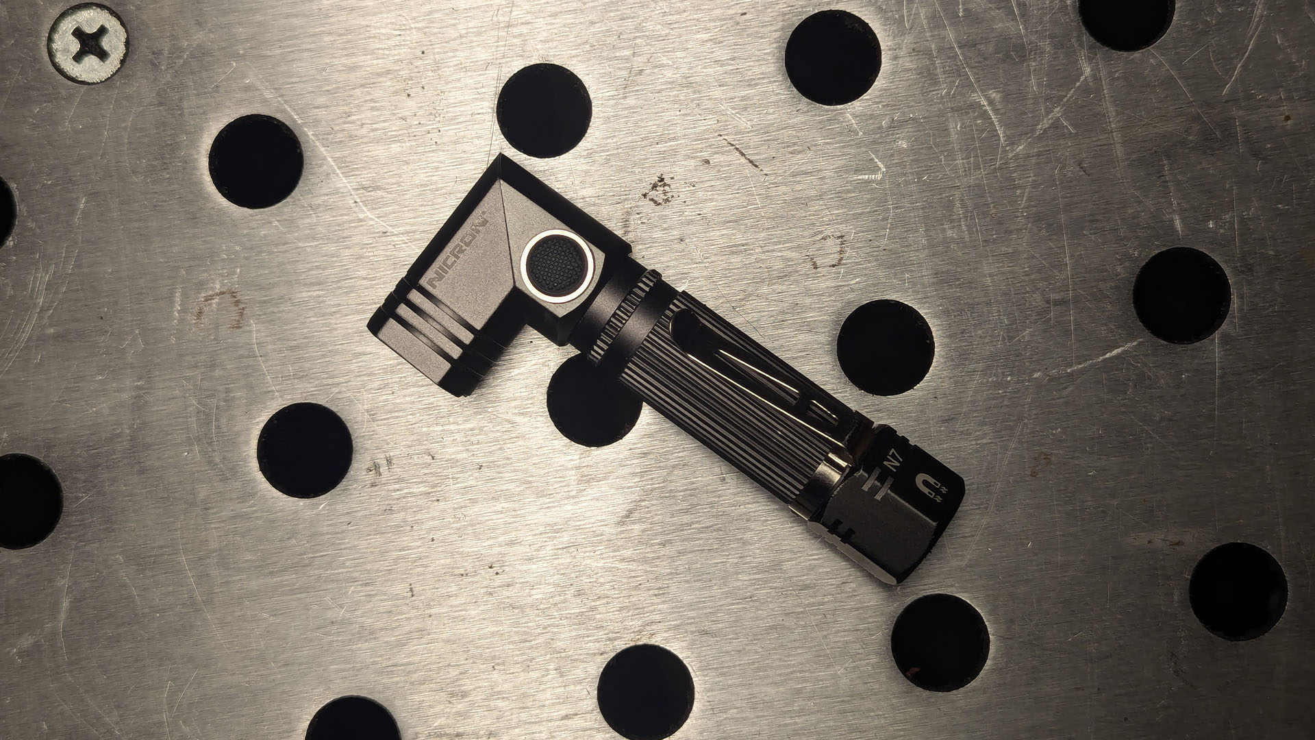 This Nicron N7 600-Lumen Flashlight Deal is Stupid-Good