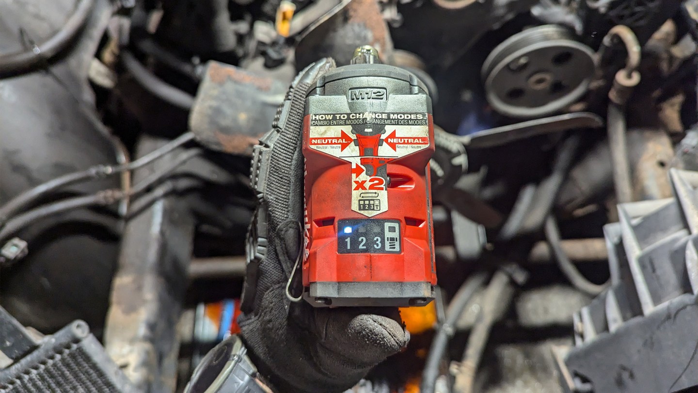 Milwaukee Gen II M12 Stubby Impact Wrench Hands-on Review