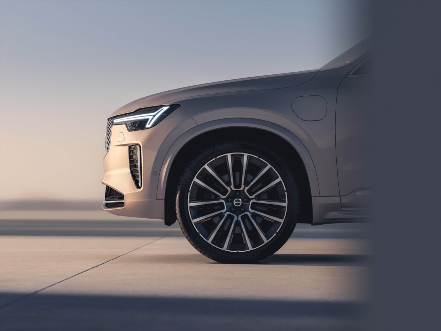 2025 Volvo XC90: New Look, Big Updates Make This Already Great SUV Even ...
