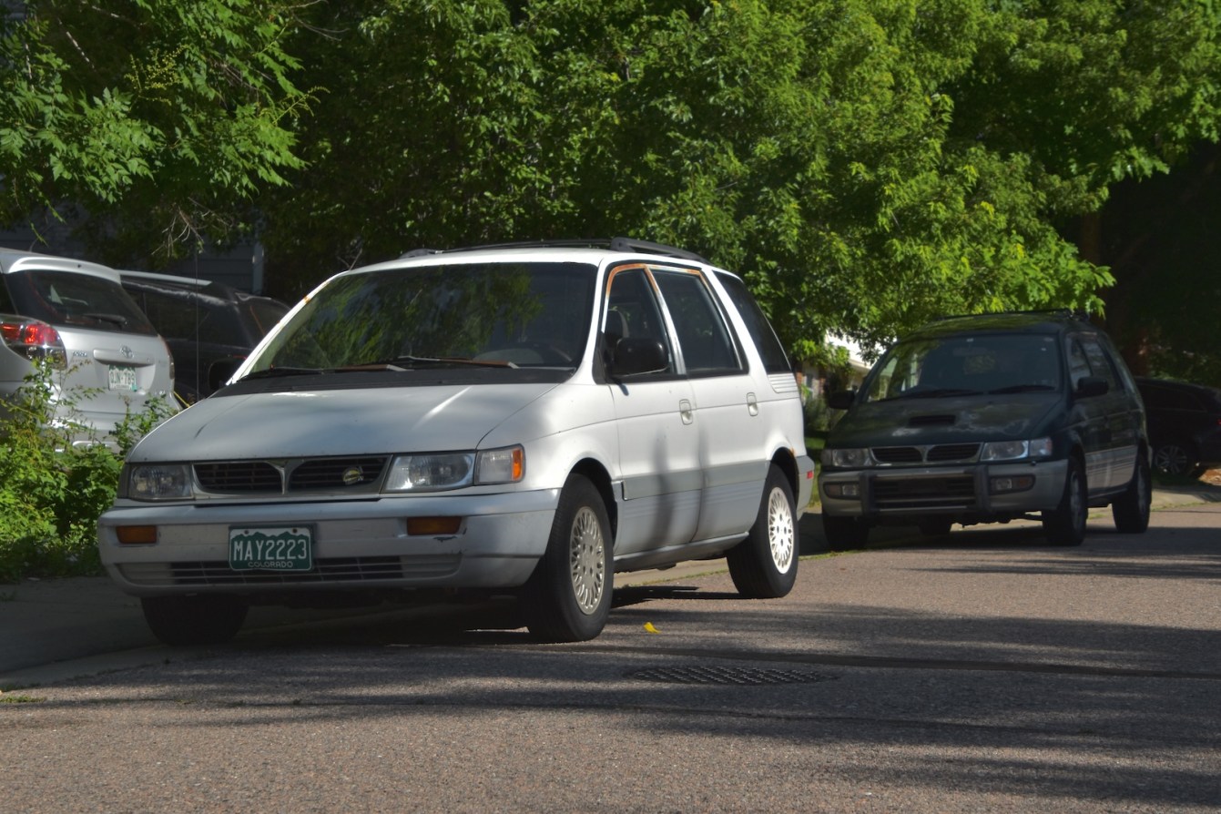 The 1996 Mitsubishi Chariot Resort Runner GT Deserves Its 'Evo Minivan' Rep