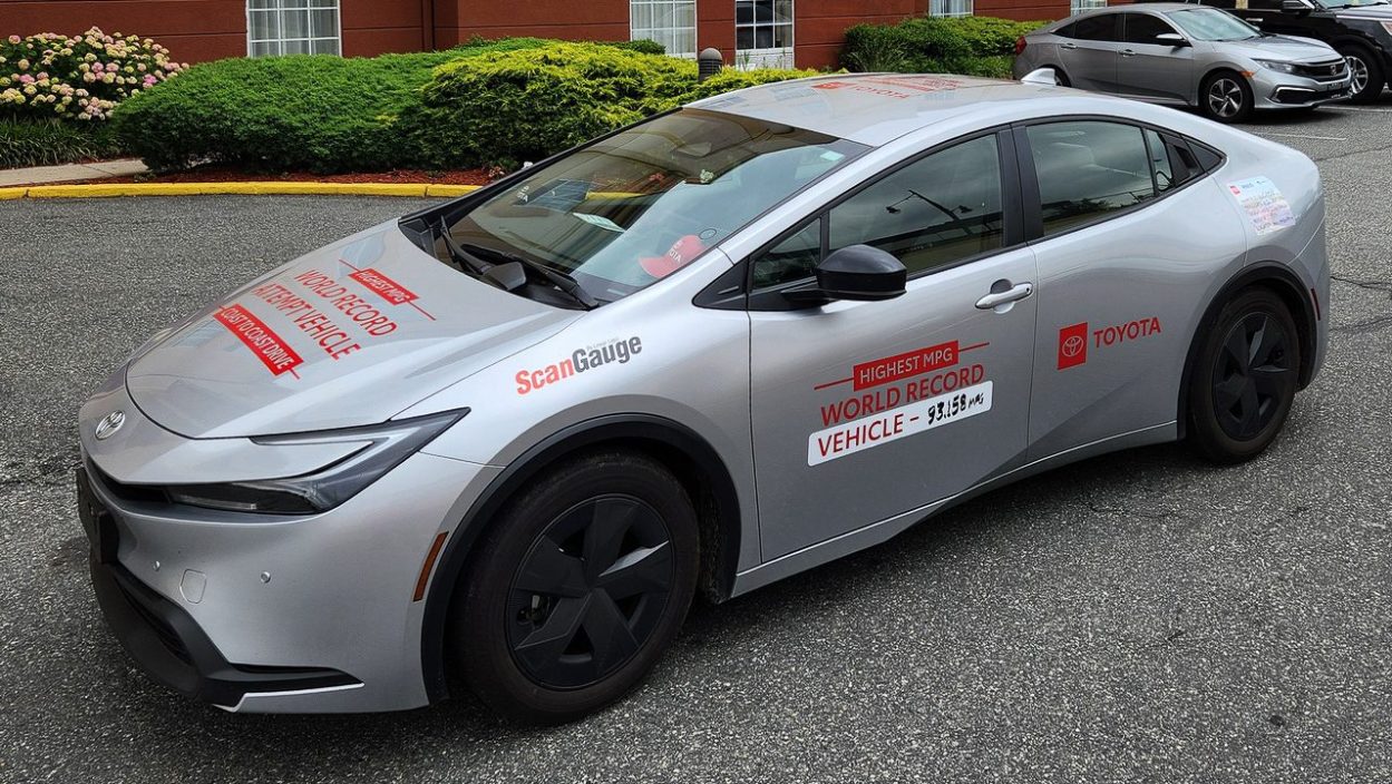 Stock Toyota Prius Breaks MPG Record for Cross-Country Drive
