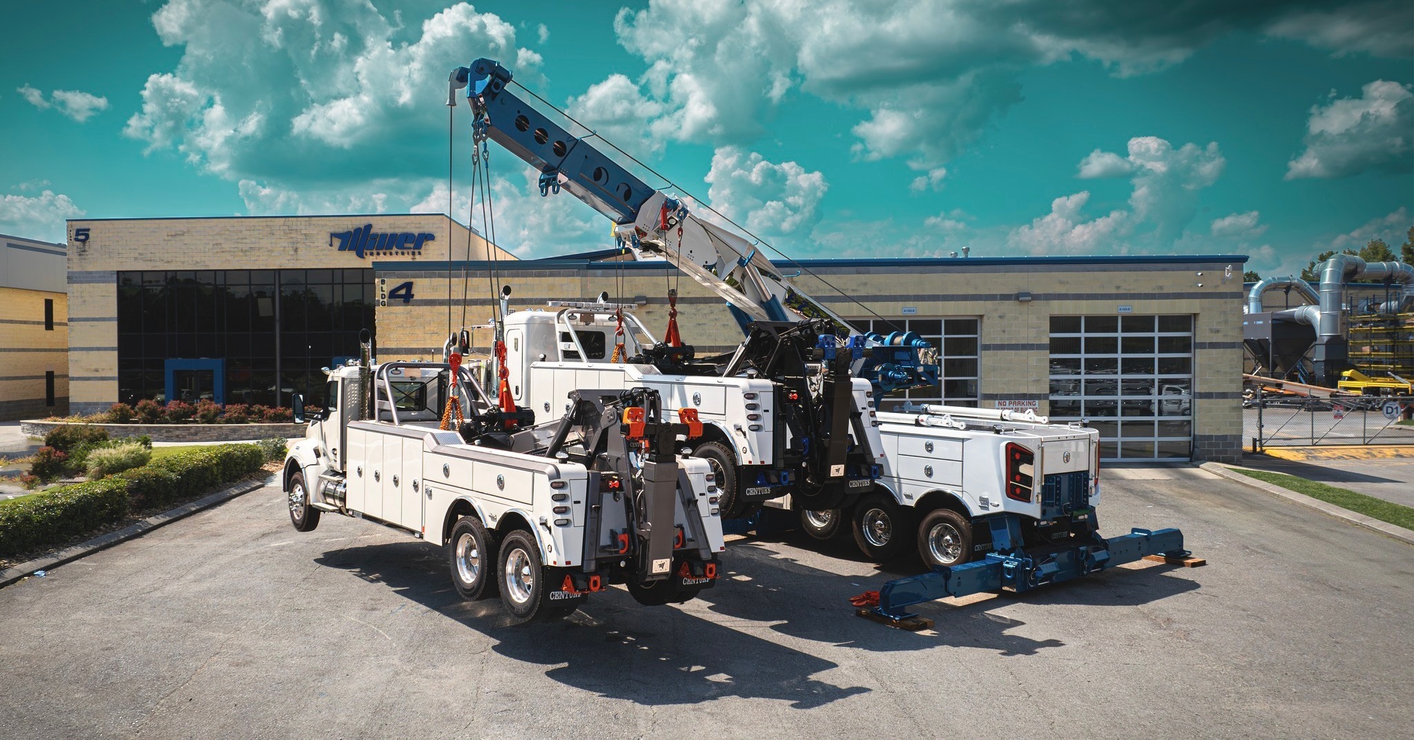 Just Look at the World’s Largest Rotator Tow Truck Lifting Two Other ...