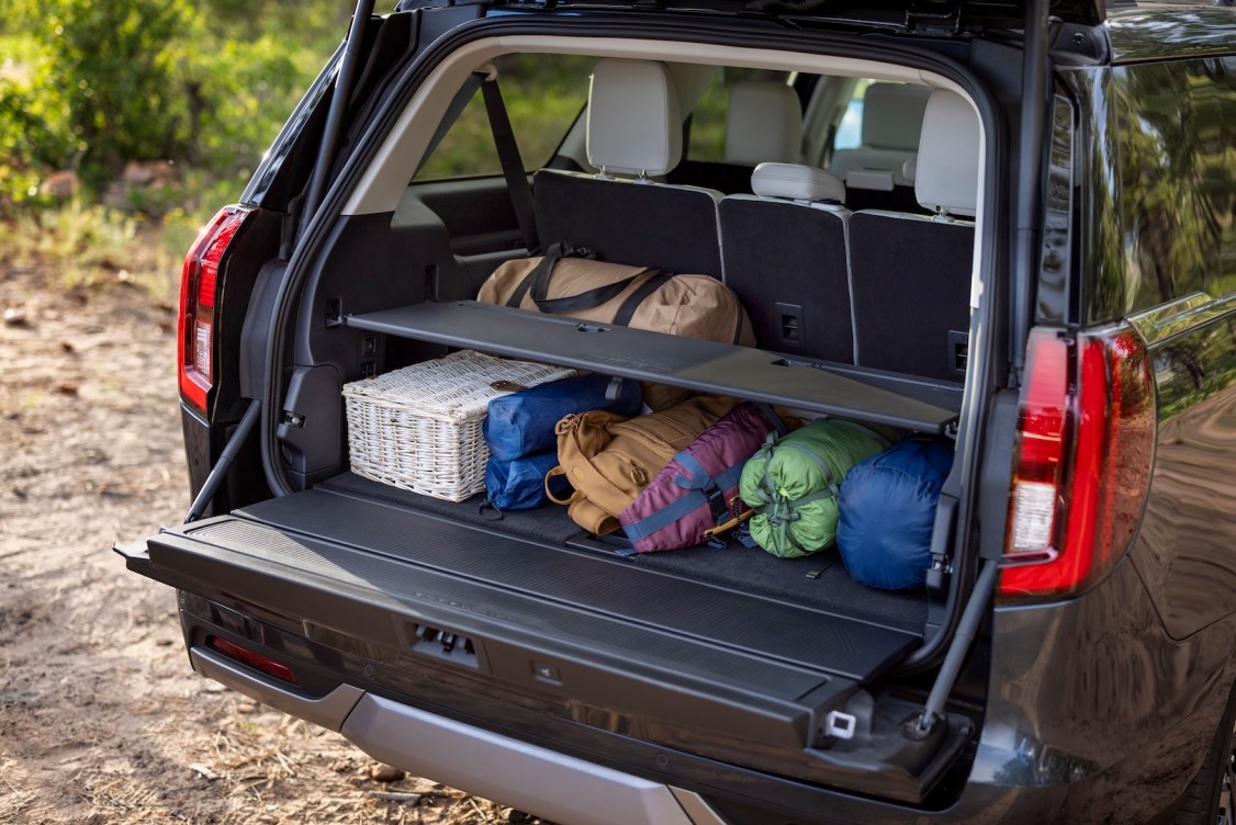 Ford Expedition's New Split Tailgate Has Some Neat Hidden Features