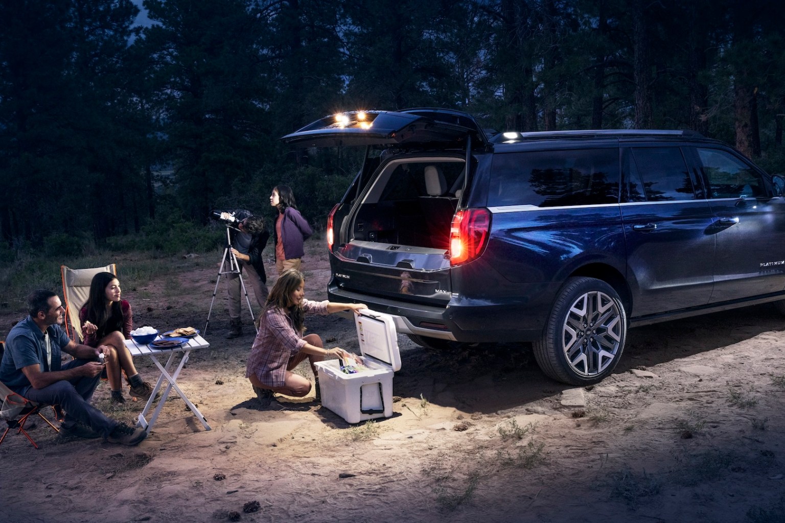 Ford Expedition's New Split Tailgate Has Some Neat Hidden Features