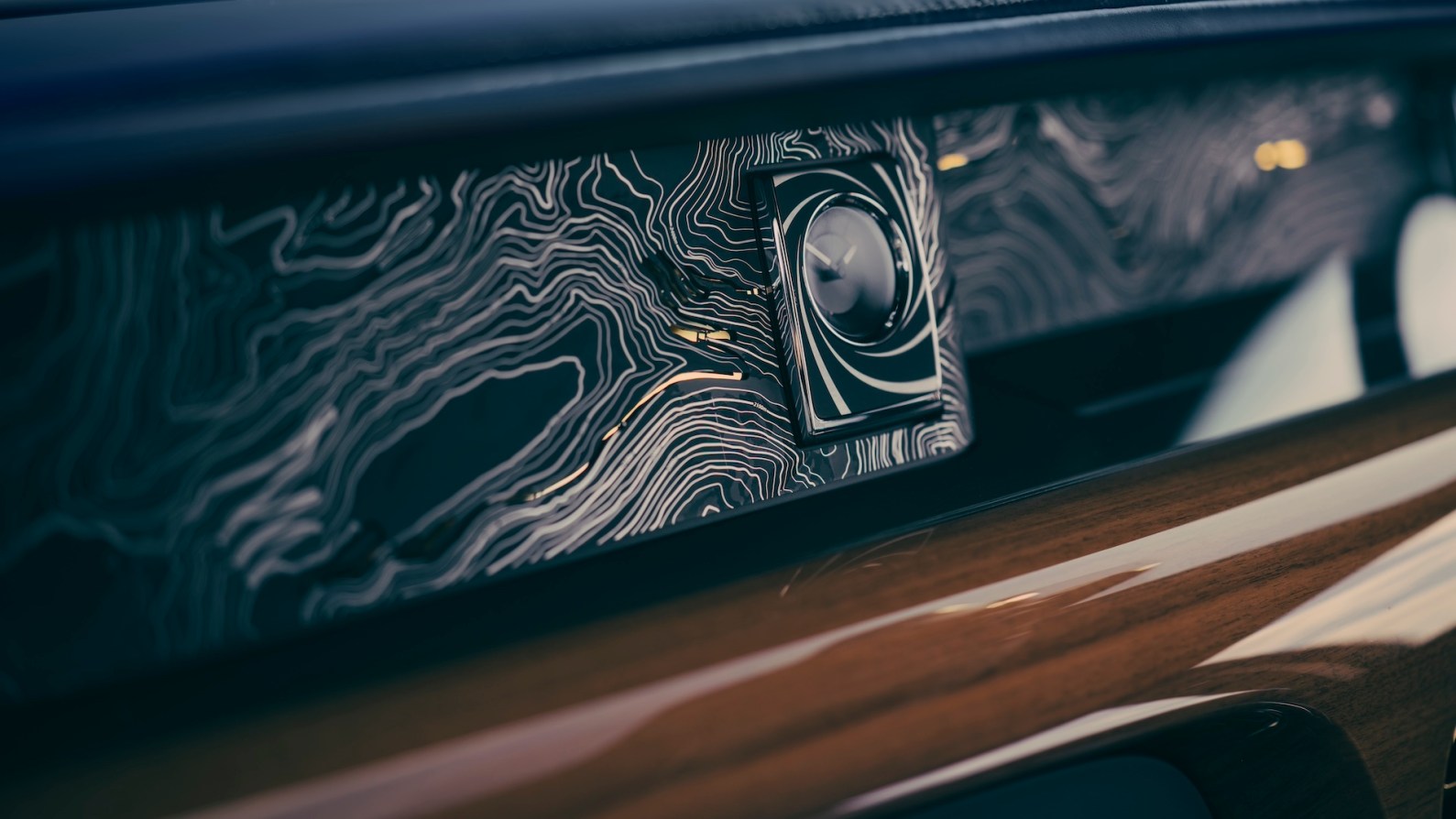 New Rolls-Royce Phantom Goldfinger Is a Mega Bond Tribute for One (1 ...