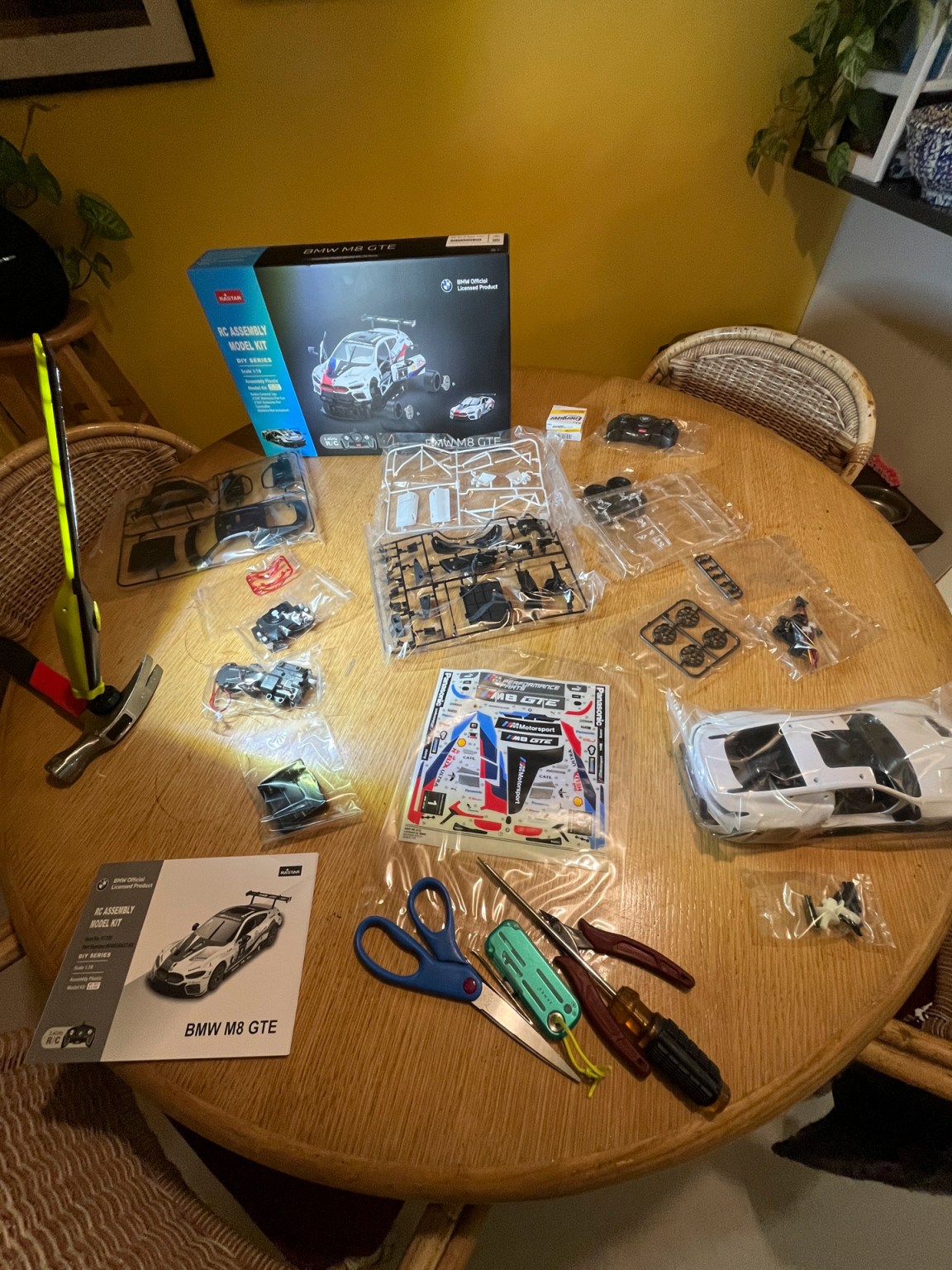 This BMW M8 Remote Control Model Is a Great Gift for Car People