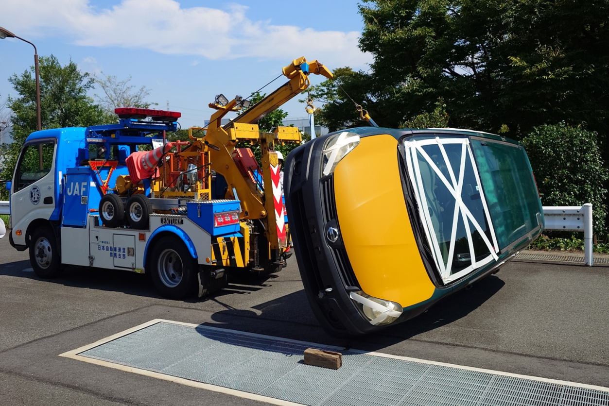 Japan Has a Tow Truck Competition Where Pros Race to Gently Tip Over Cars