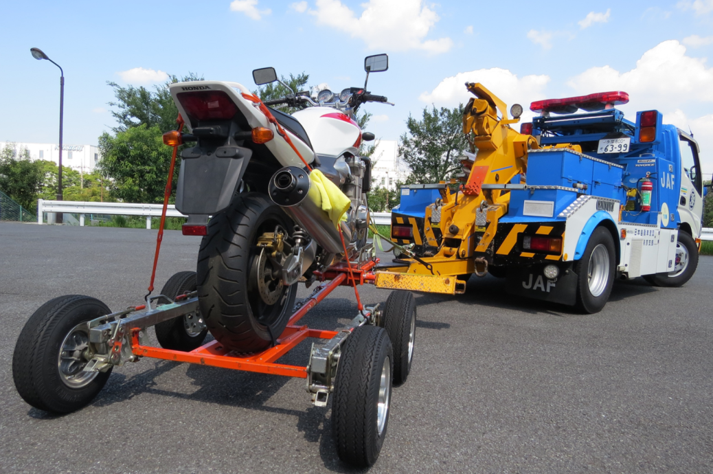 Japan Has a Tow Truck Competition Where Pros Race to Gently Tip Over Cars