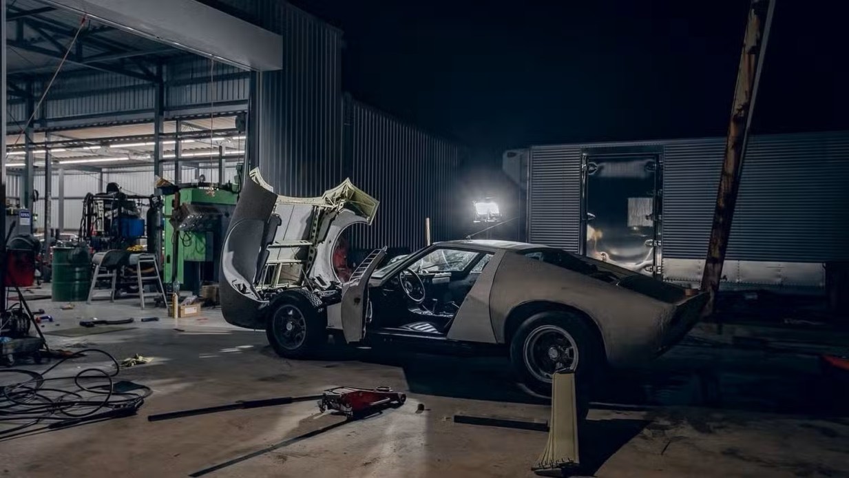 Diesel-Swapped Lamborghini Gallardo Has a Twin-Turbo Cummins Behind the ...