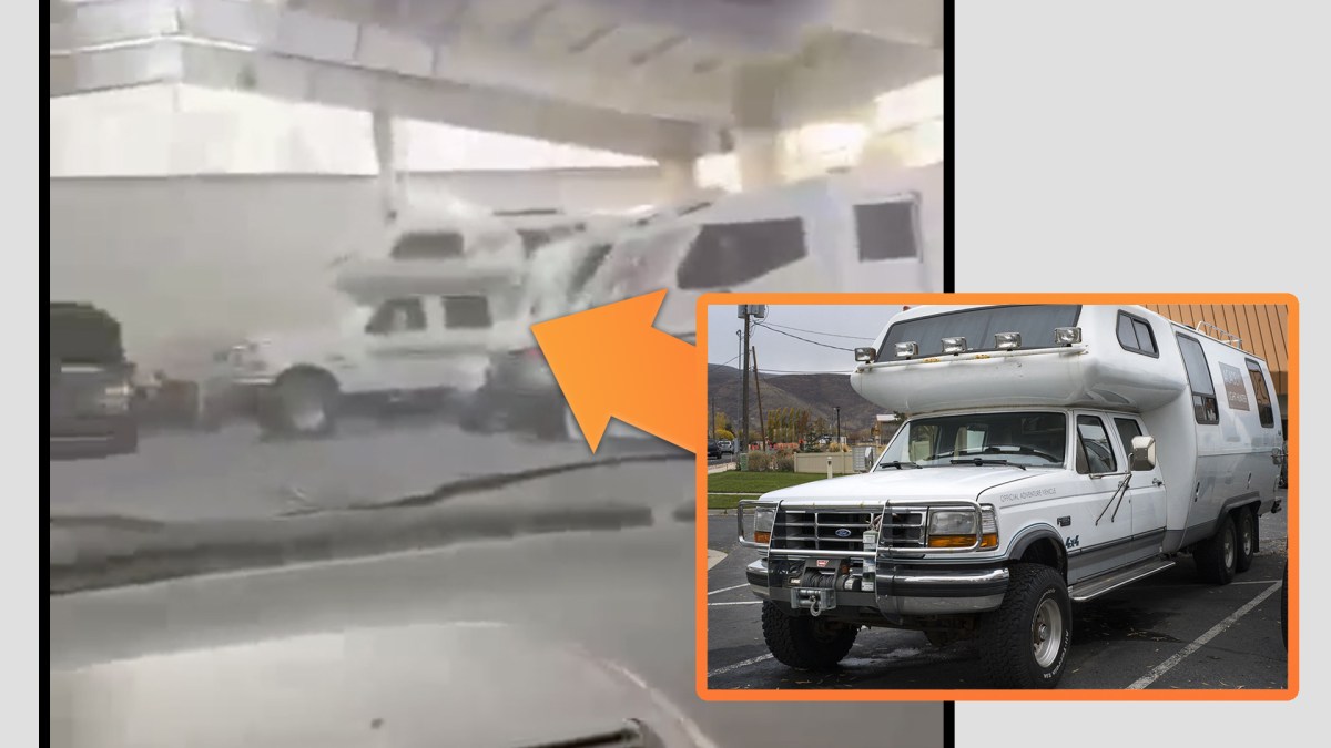 There’s Something Really Strange in Assad’s Car Collection Abandoned in ...