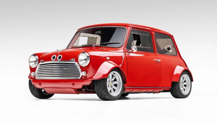 This Incredible 340-HP Classic Mini Has Two Yamaha R1 Engines In the Back