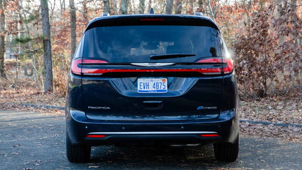 2025 Chrysler Pacifica Review: Extraordinarily OK