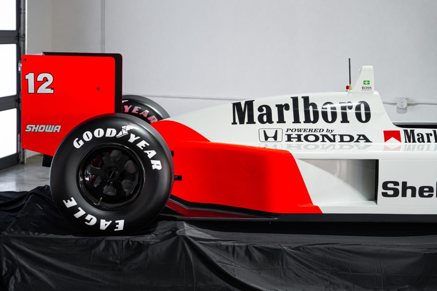 This Life-Size Replica of Senna's F1 Car Looks Totally Real, Until You ...