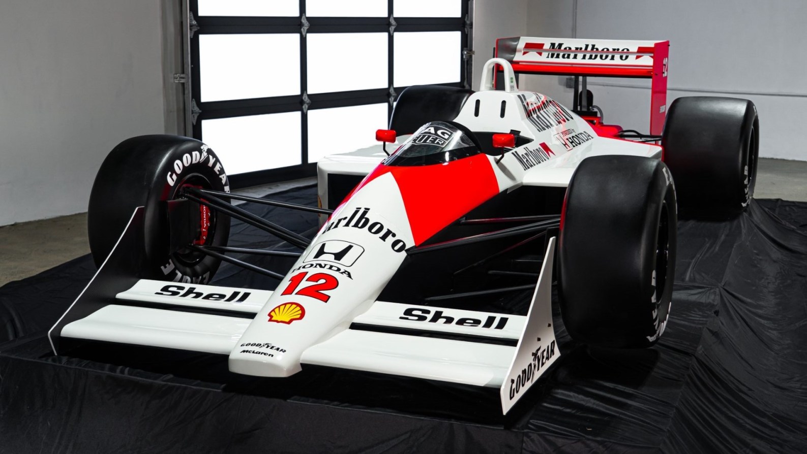 This Life-Size Replica of Senna's F1 Car Looks Totally Real, Until You ...