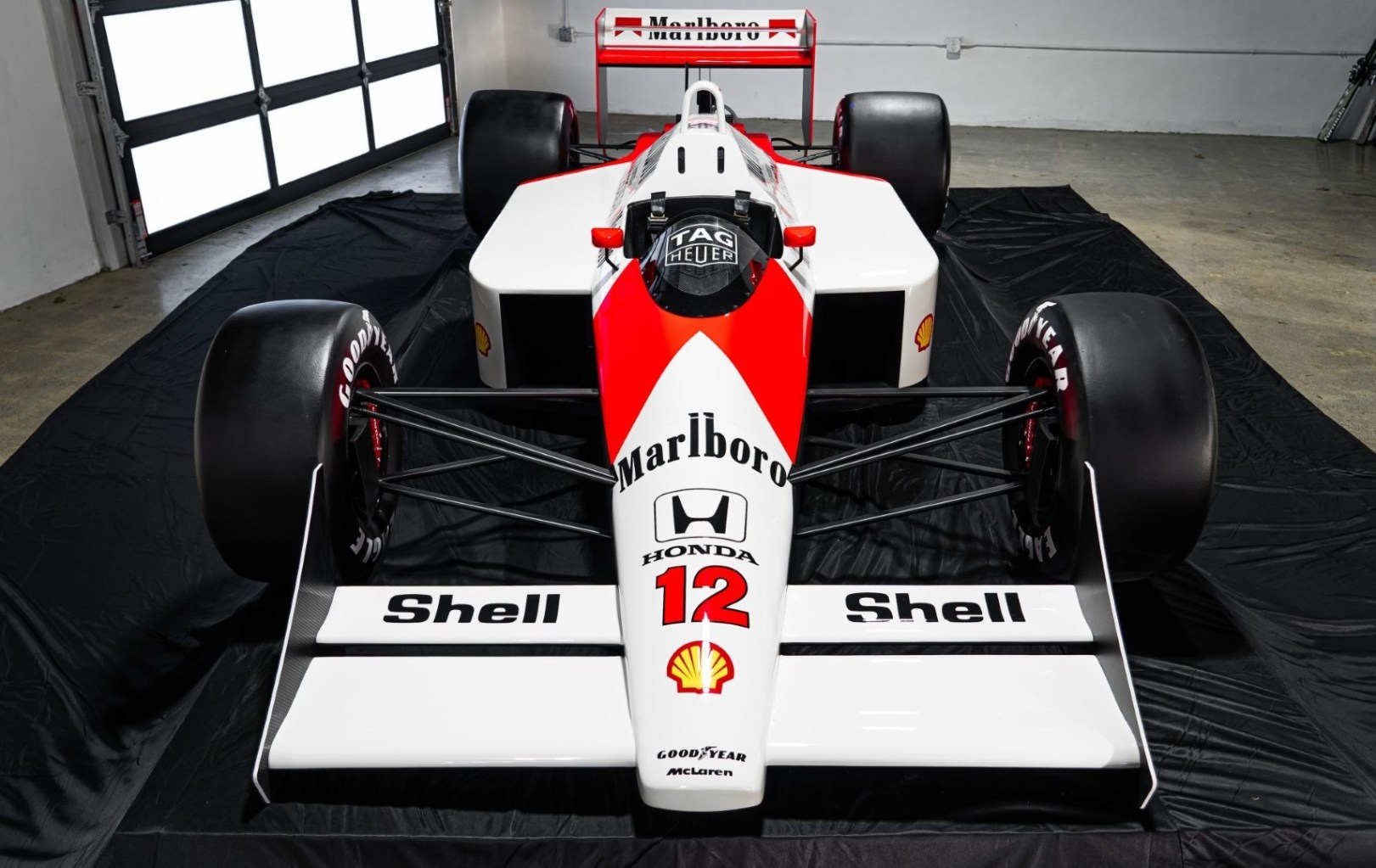 This Life-Size Replica of Senna's F1 Car Looks Totally Real, Until You ...