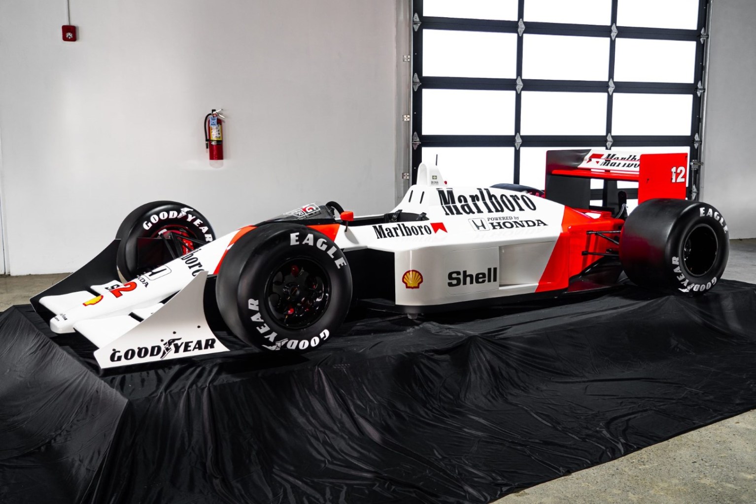 This Life-Size Replica of Senna's F1 Car Looks Totally Real, Until You ...