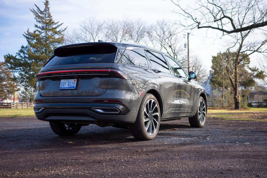2025 Lincoln Nautilus Review: A $70,000 Stress Ball You Shouldn’t Write Off