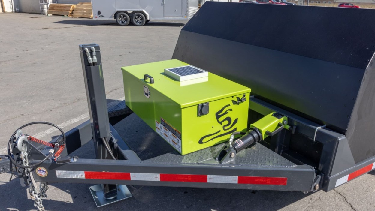 Hydraulic FlatTrak Car Hauler Is the Money-No-Object Track Day Trailer