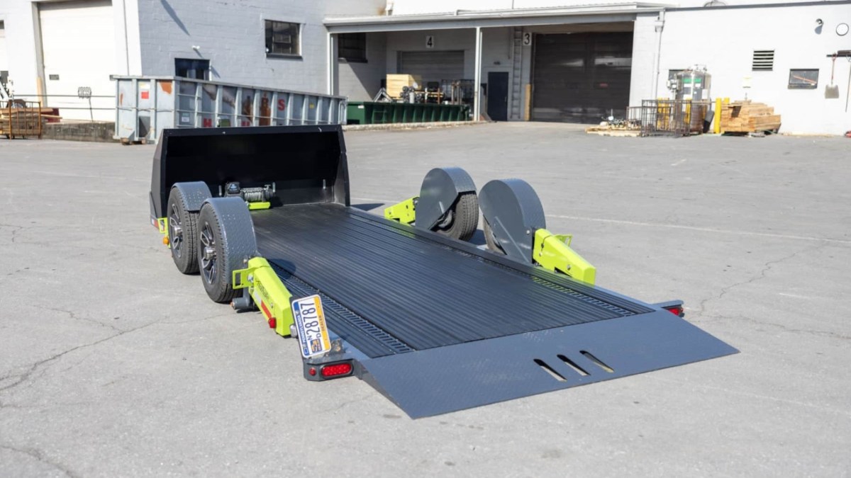 Hydraulic FlatTrak Car Hauler Is the Money-No-Object Track Day Trailer