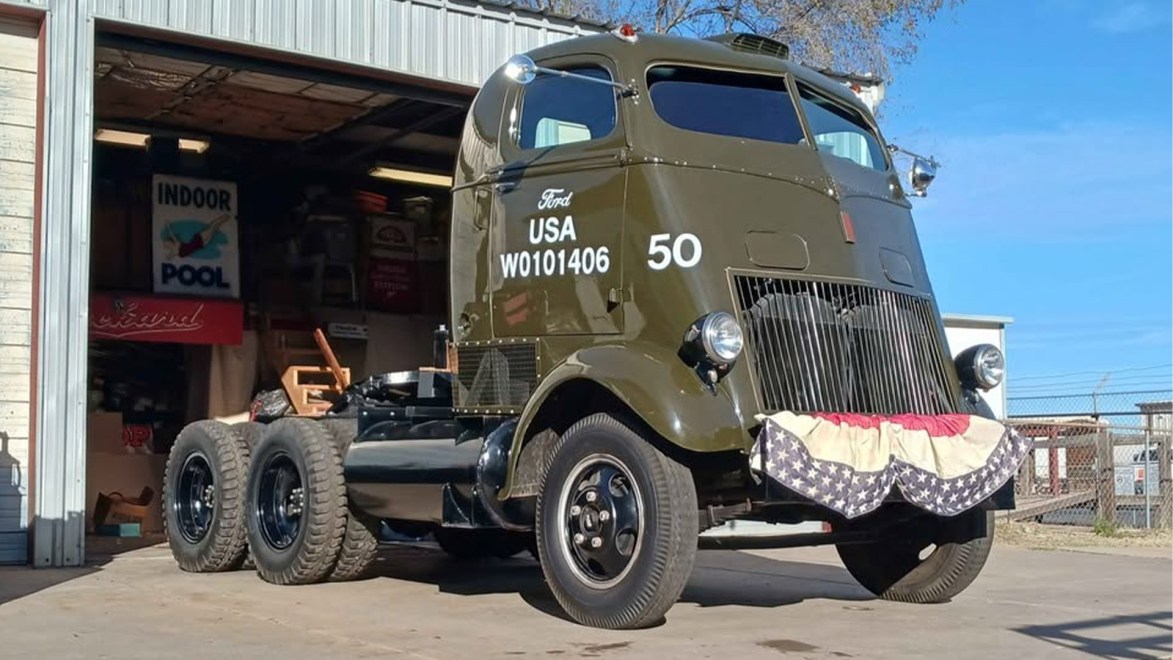 Ford E-350 Centurion Van-Truck For Sale Might Be the Most Peculiar ...