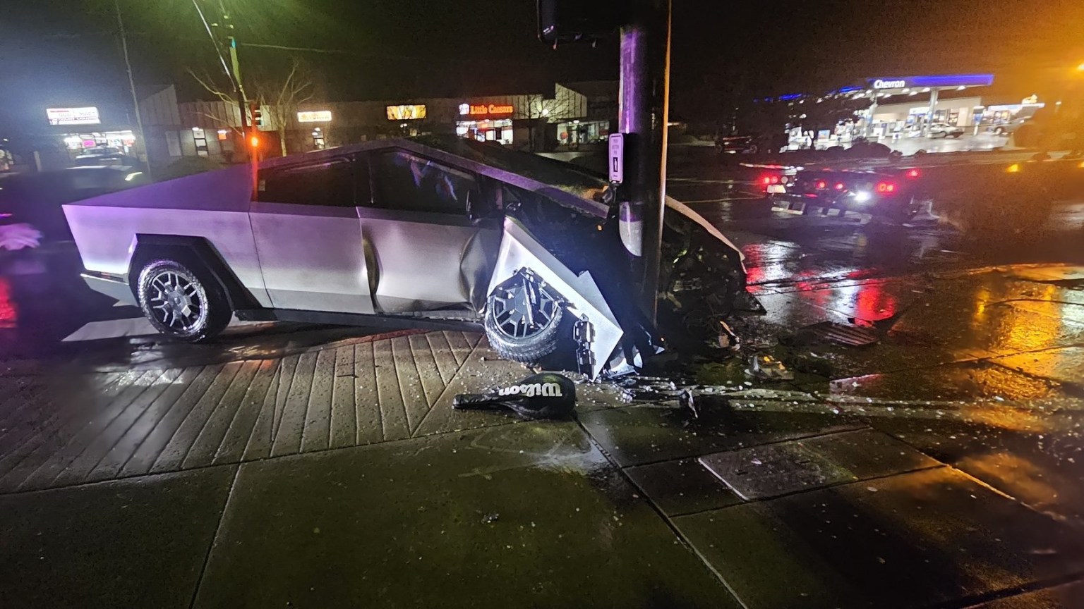 Tesla Cybertruck Drives Itself Into a Pole, Owner Says 'Thank You Tesla'