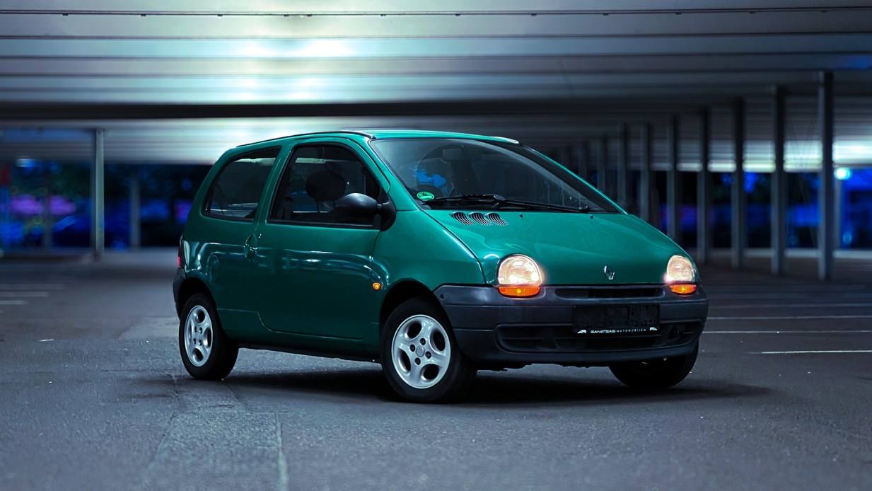 This Happy Renault Twingo Is Racing the Famously Torturous Nurburgring ...