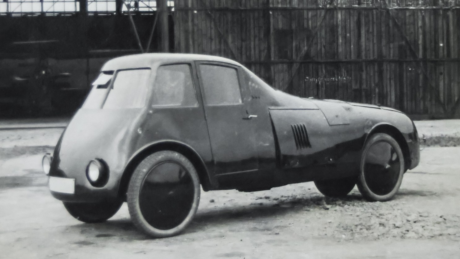 This 103-Year-Old Romanian Clown-Shoe Car Pioneered Automotive Aero as ...