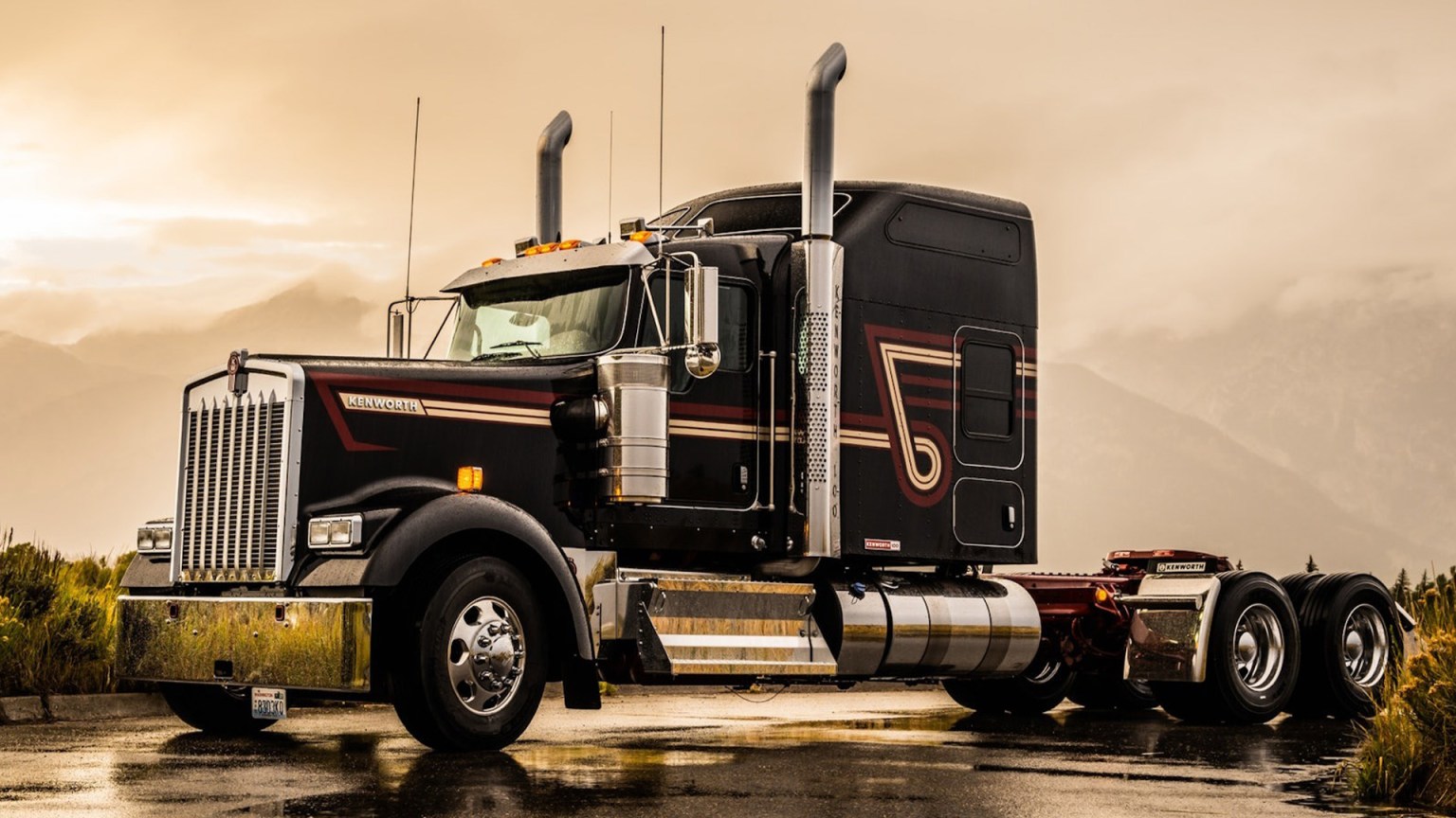 Kenworth's Iconic W900 Semi-Truck Is Ending Production After 63 Years