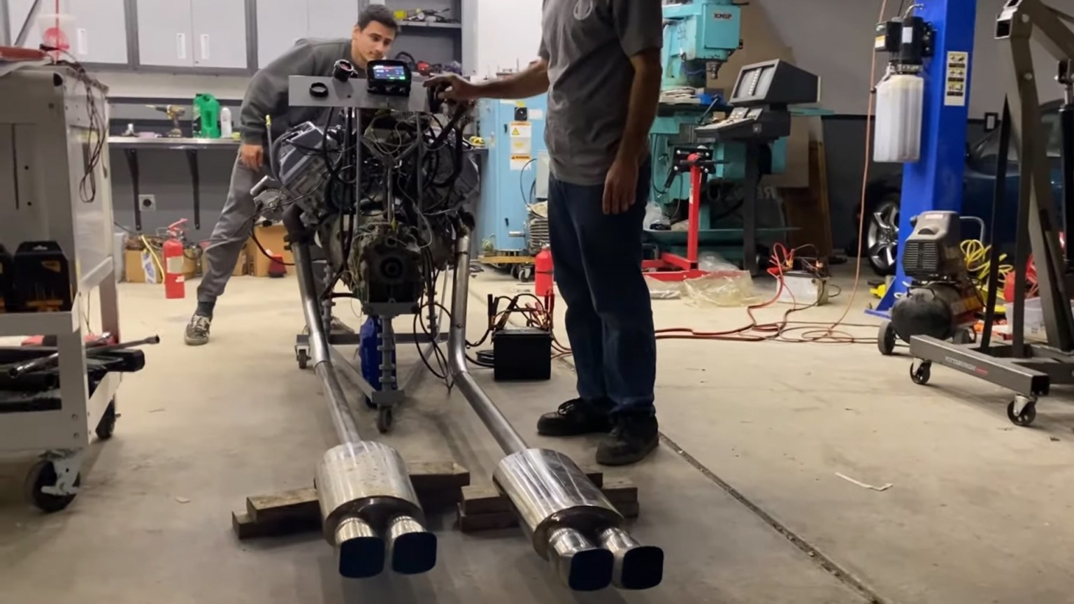 DIY Heroes Rig Ford Concept V10 to Work in a Lincoln Continental