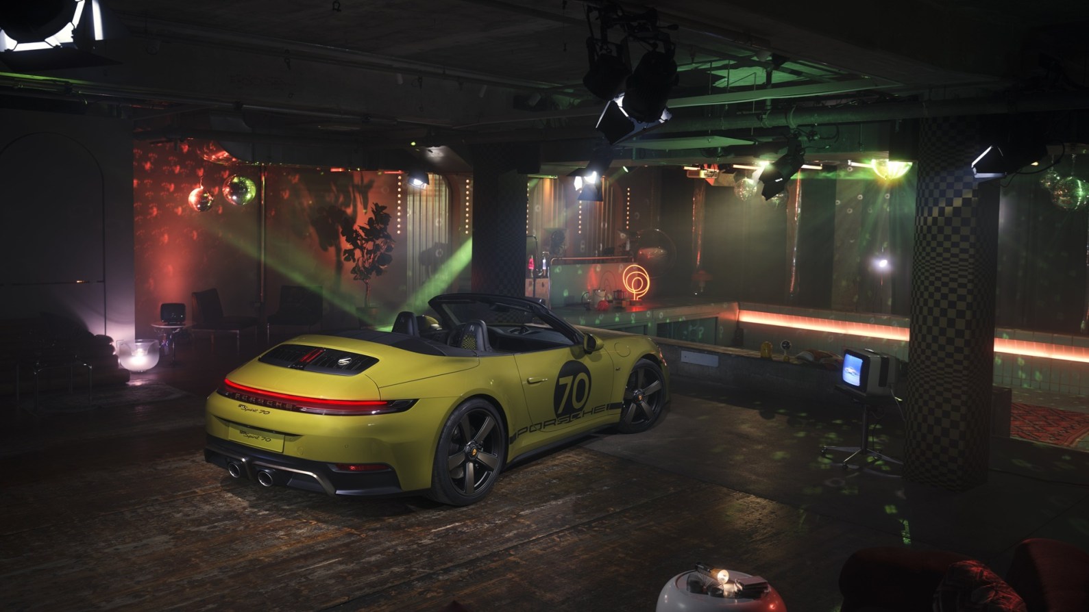The Porsche 911 Spirit 70 Revives a Gem of the 1970s: A Pasha Interior