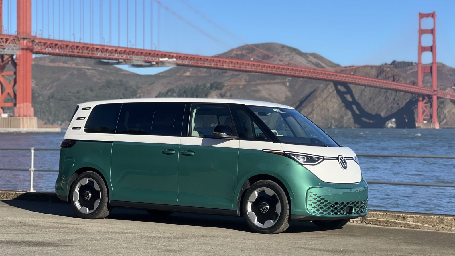 VW Incentivizes Dealers to Wrap ID Buzz EVs in Two-Tone So They’ll Sell